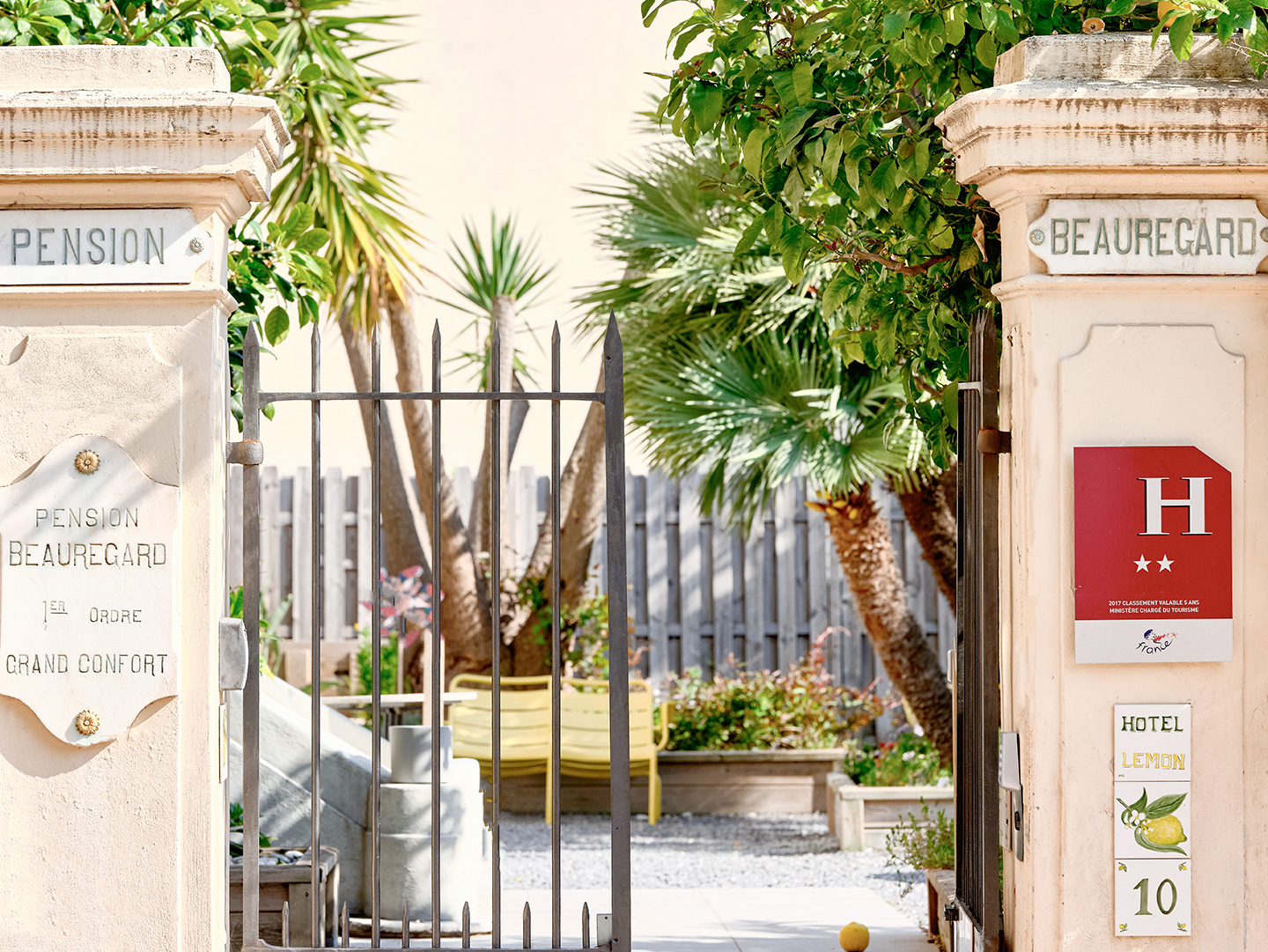 Home - Lemon Hotel and his garden - Dowtown of Menton